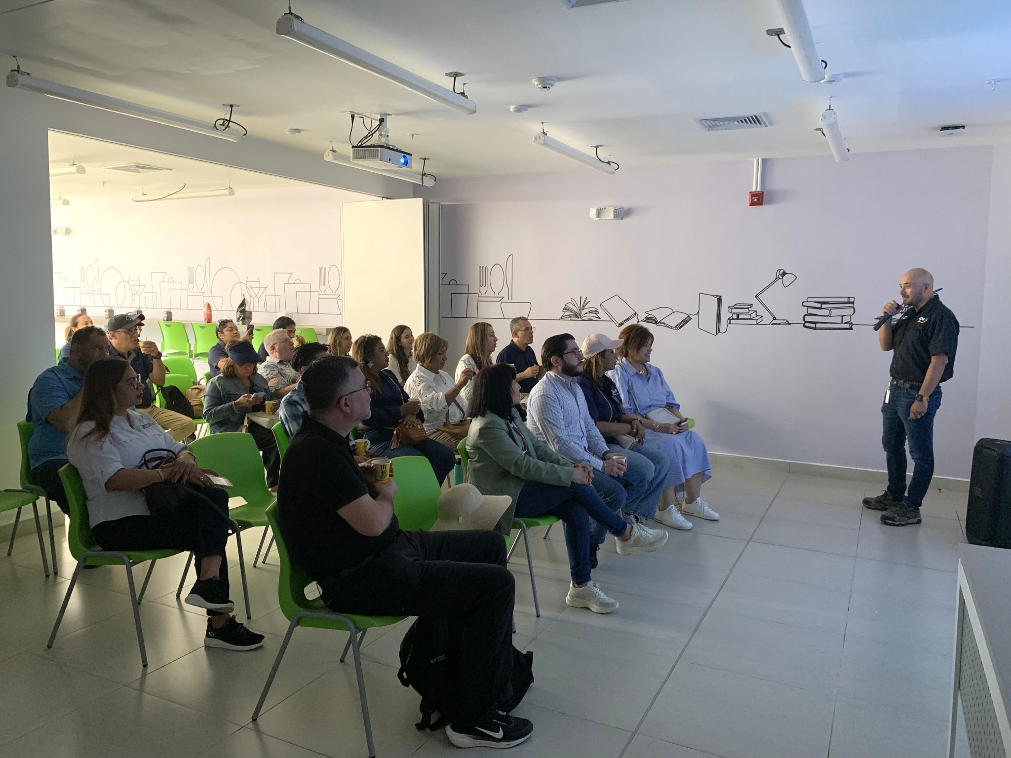ASOCIADOS DEL IGCP REALIZAN RECORRIDO POR LA PLANTA DE CAFÉ DURÁN EN ...